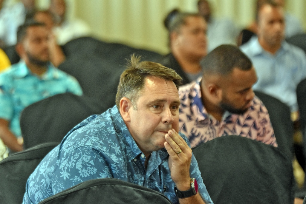 Usfijitimes | Our first impression | Drunkards urinating and people ...